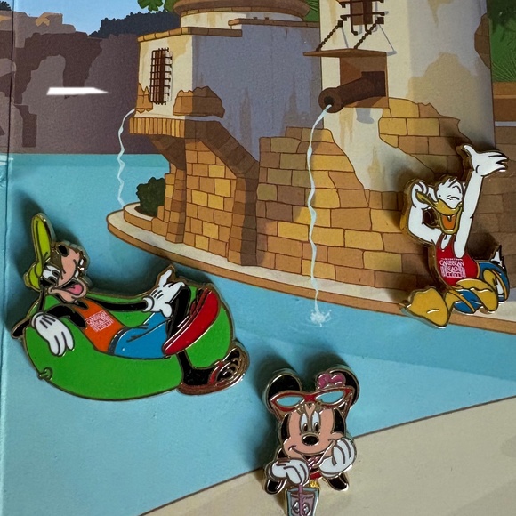 Disney | Jewelry | Disneys Caribbean Beach Resort Keepsake Collectors ...